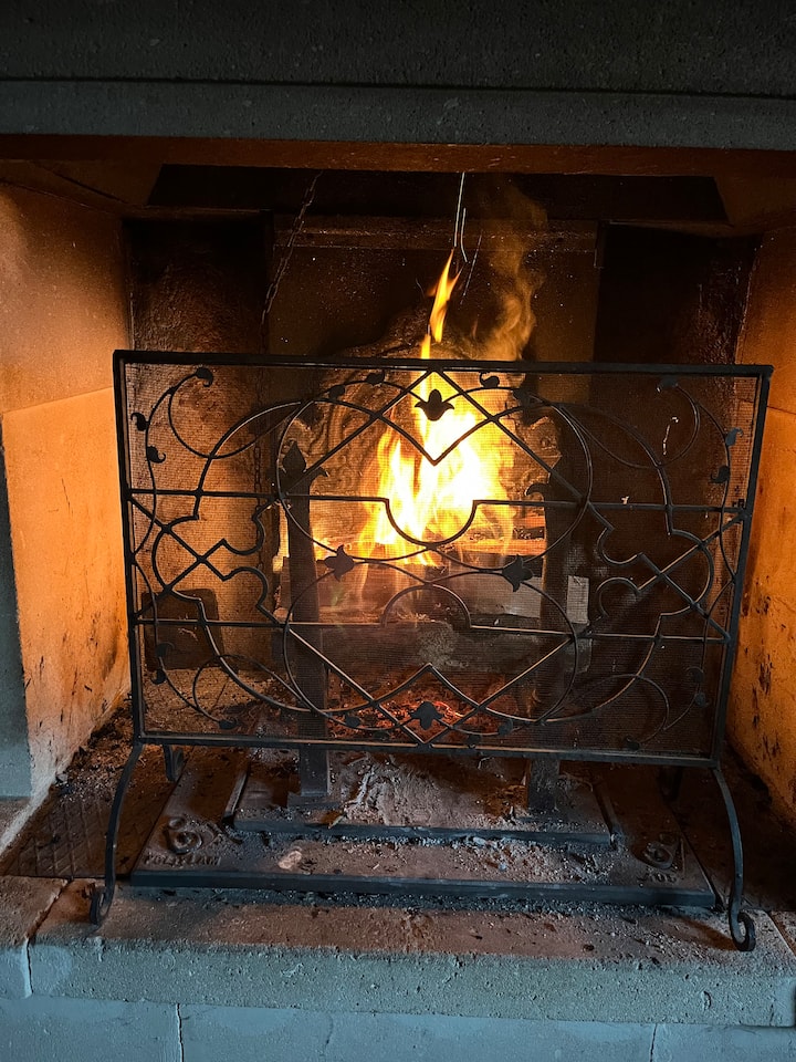 Séjour Au Calme à La Campagne, Au Coin Du Feu - Blan