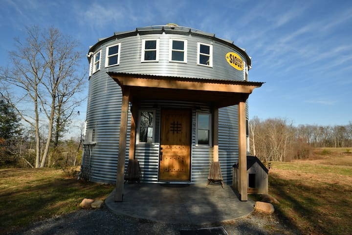 Esther’s Grain Bin - 몬트레이