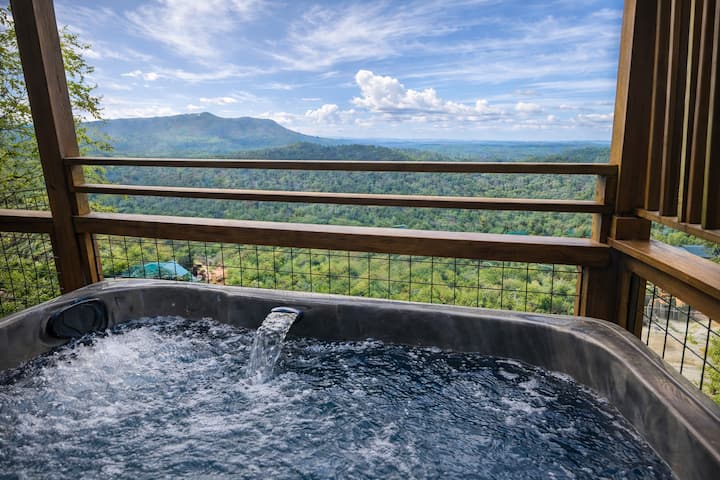 Breathtaking Views! *Hottub*game Room*resort Pool - Pigeon Forge, TN