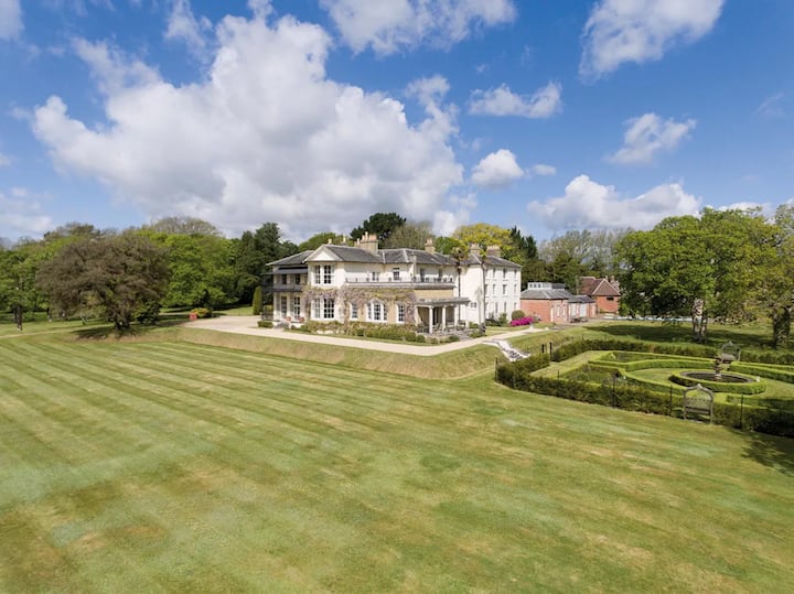 Welcome To Efford Park Manor - Lymington