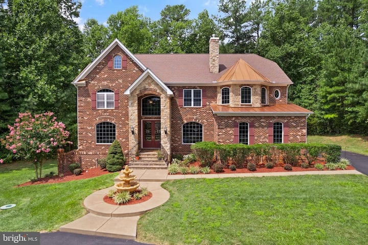 Female Luxury Suite | Movie Room & Private Entry - Stafford, VA