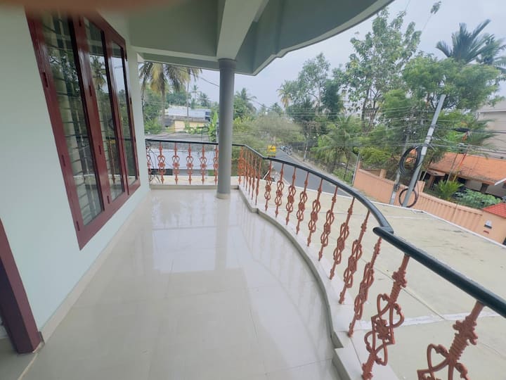 Simple, Comfortable First Floor Perfect For Stay - Nedumangad
