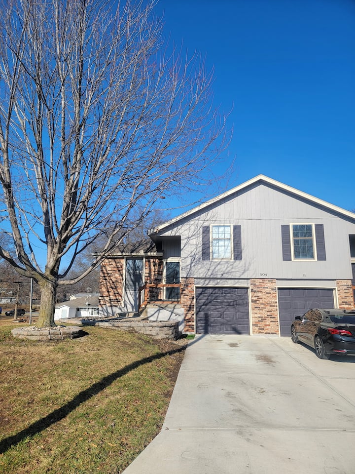 Fifa World Cup Lodging W/3br/2bth, Office Space. - Lee's Summit, MO