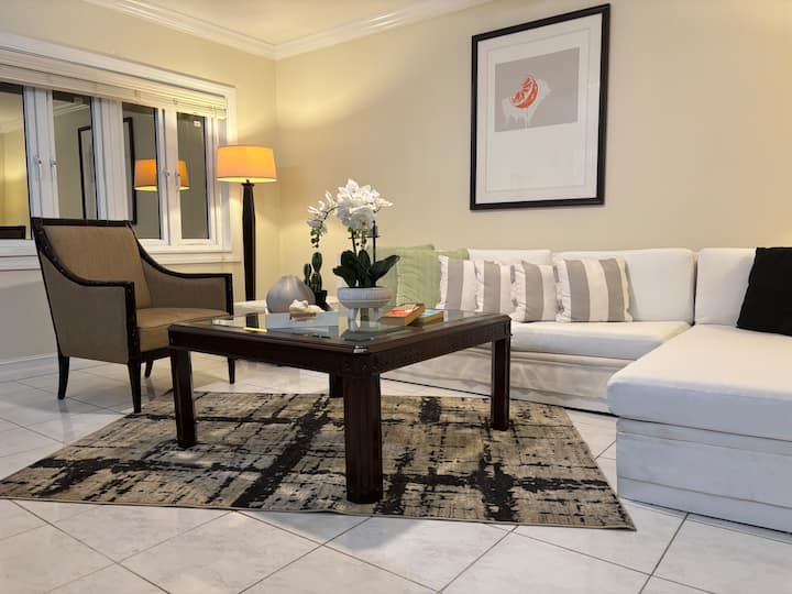 Royal Outlook - Nassau