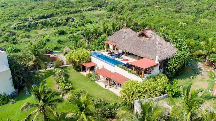 Villa Lázaro | Beachfront Hideaway - Mexico