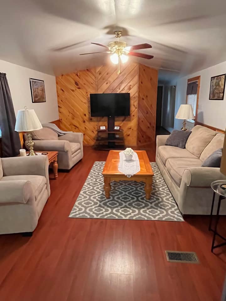 Whispering Acorn - Raystown Lake - Aunt Susie's - Lake Raystown Resort, Entriken