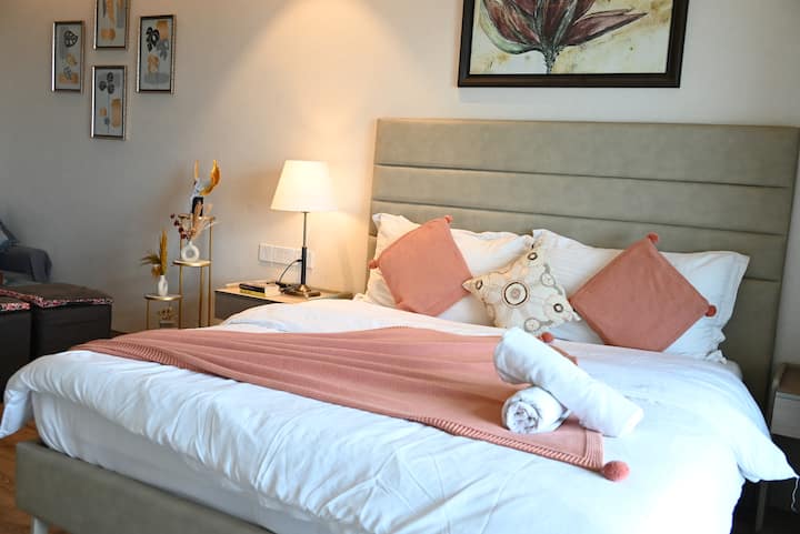 Aura : Premium Stay In Gurgaon - Gurgaon