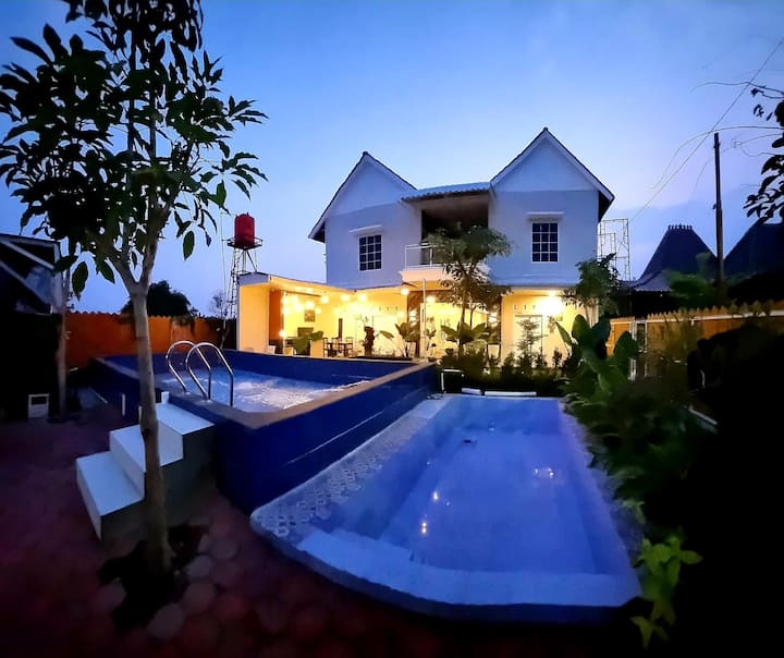 Jogja White Villa - Yogyakarta