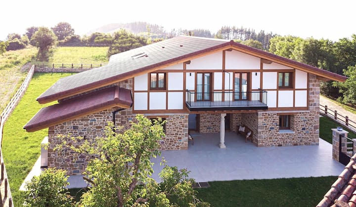 Un Caserío Cautivador - Durango, España