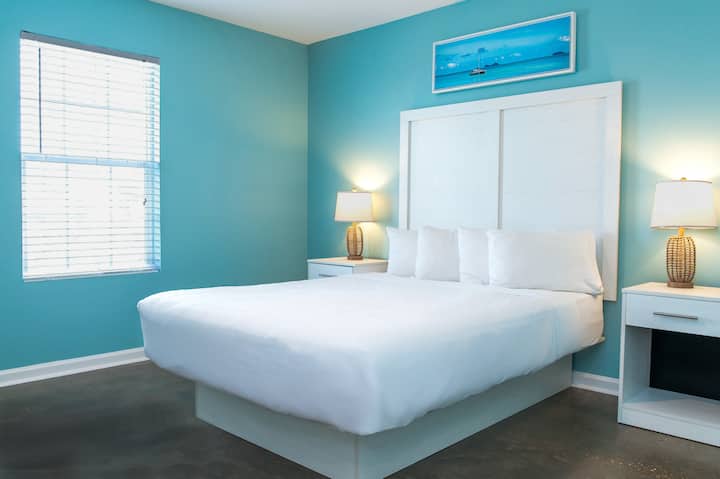 Palm Tree Villa (Queen/bunk) - Breaux Bridge, LA