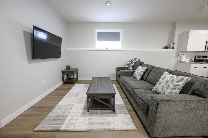 Modern 2br Lower Suite W/ Garage & Private Entry - Grande Prairie