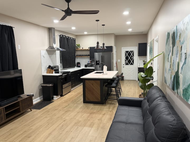 Downtown Cottage Modern Home - Indianapolis, IN