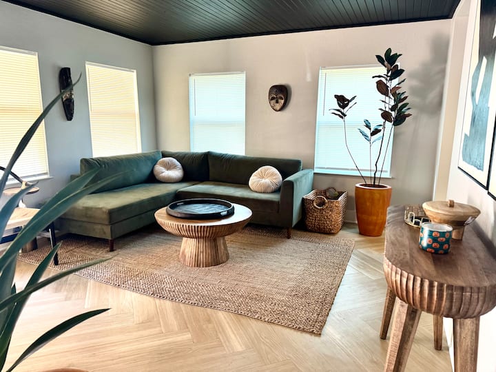 La Casa Negra - Tallahassee, FL