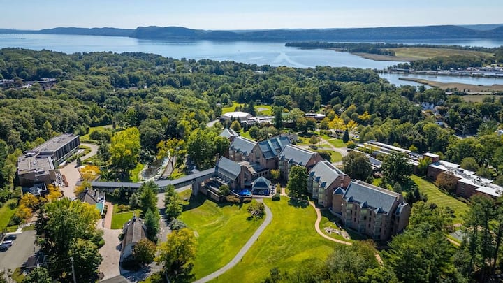 Charming Hudson Valley Unit Close To Hiking Trails - Peekskill, NY