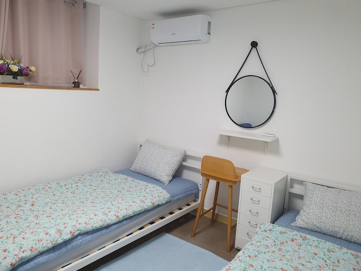 Lans House 102 - Seoul