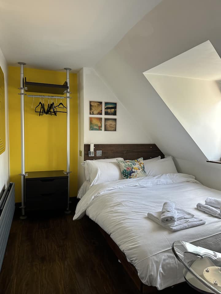 Loft Room Near The Sea | Guest And The City -