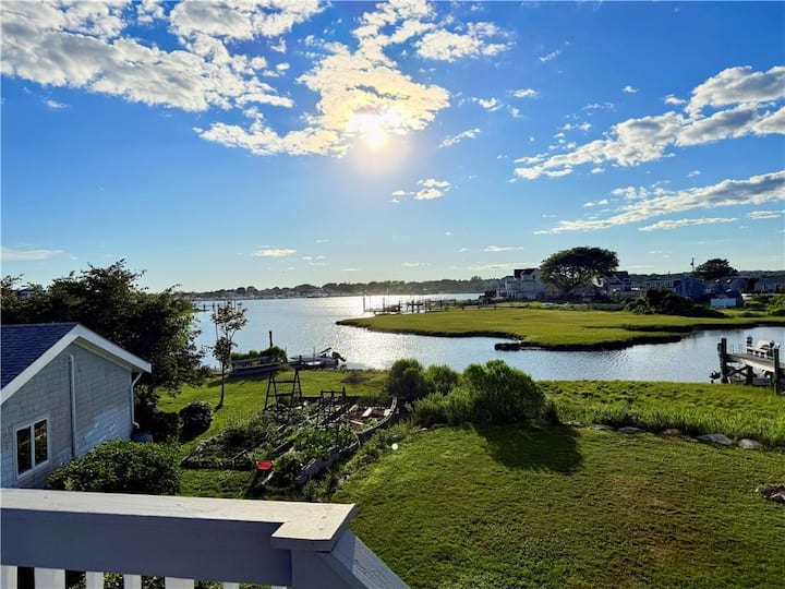 Coastal Waterfront Retreat Steps To Ferry/beaches - Narragansett, RI