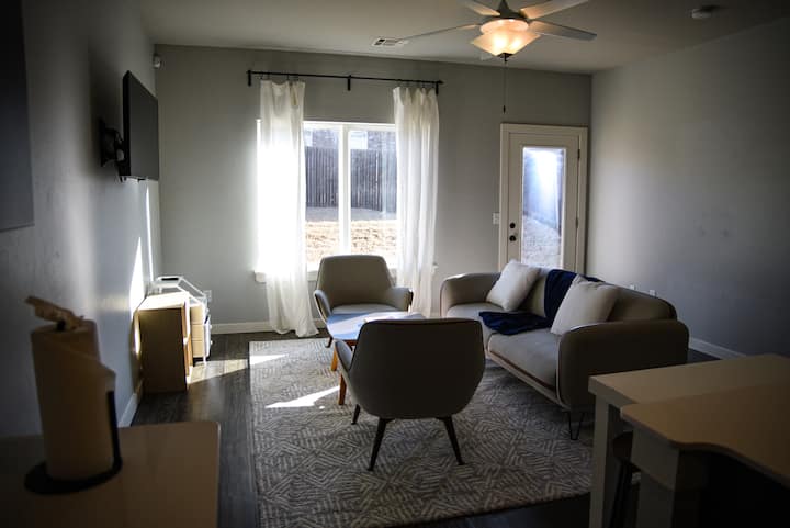 Newer-build 5br Unit: Open Concept 2 Car Garage - Edmond, OK