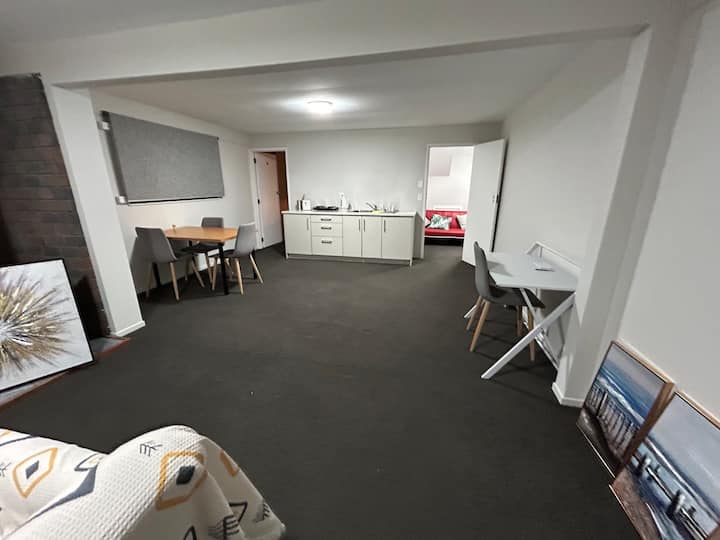 Entire Basement Floor Unit - Auckland