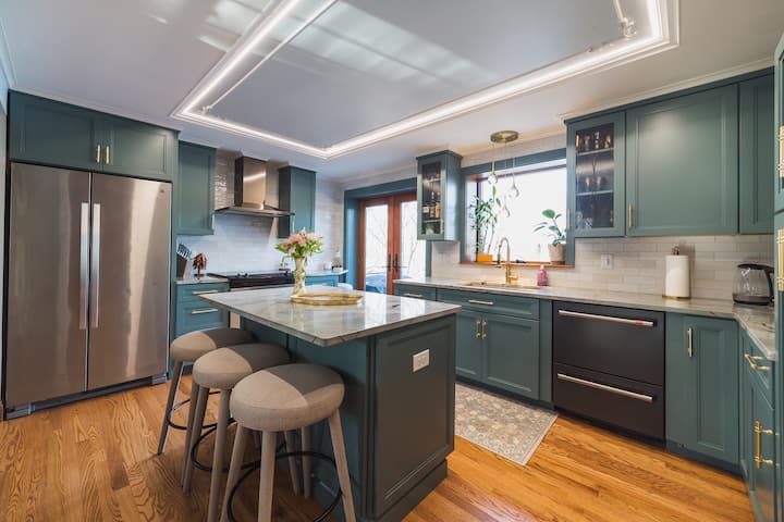 The Craftsman - Handcrafted Escape On Pond 2br 2ba - Franklin, MA