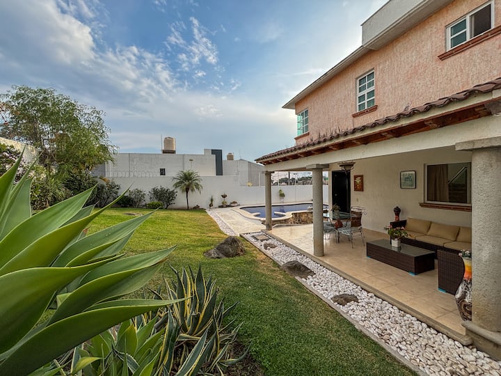 Escápate A Cuernavaca · Casa Con Alberca Y Jardín - Cuernavaca