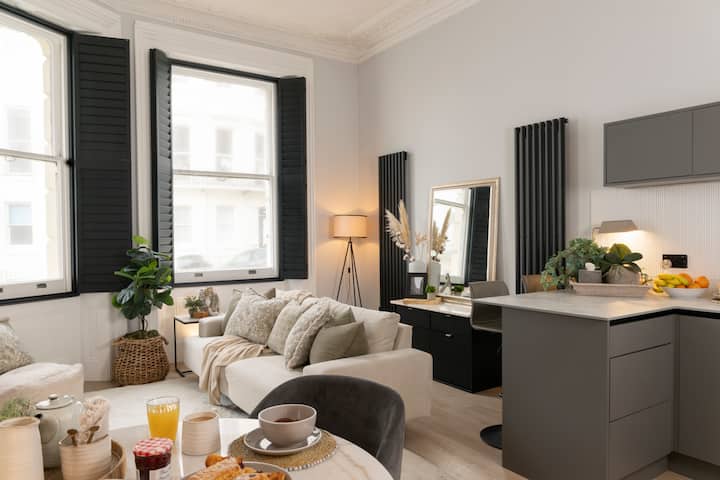 Stylish Central Brighton Flat - 3min Walk To Beach - Brighton Marina