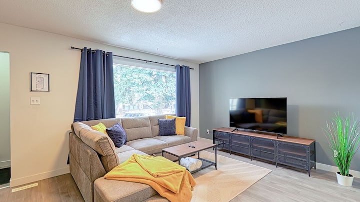 Cozy 2br Near Ctrain, Mall & Downtown | Sleeps 6! - Calgary