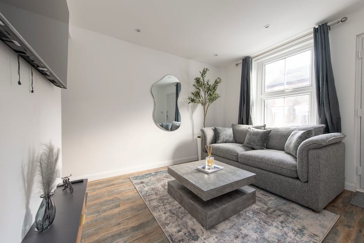 Modern 4br Home | Fast Wi-fi I Near Town & Station - 메이드스톤