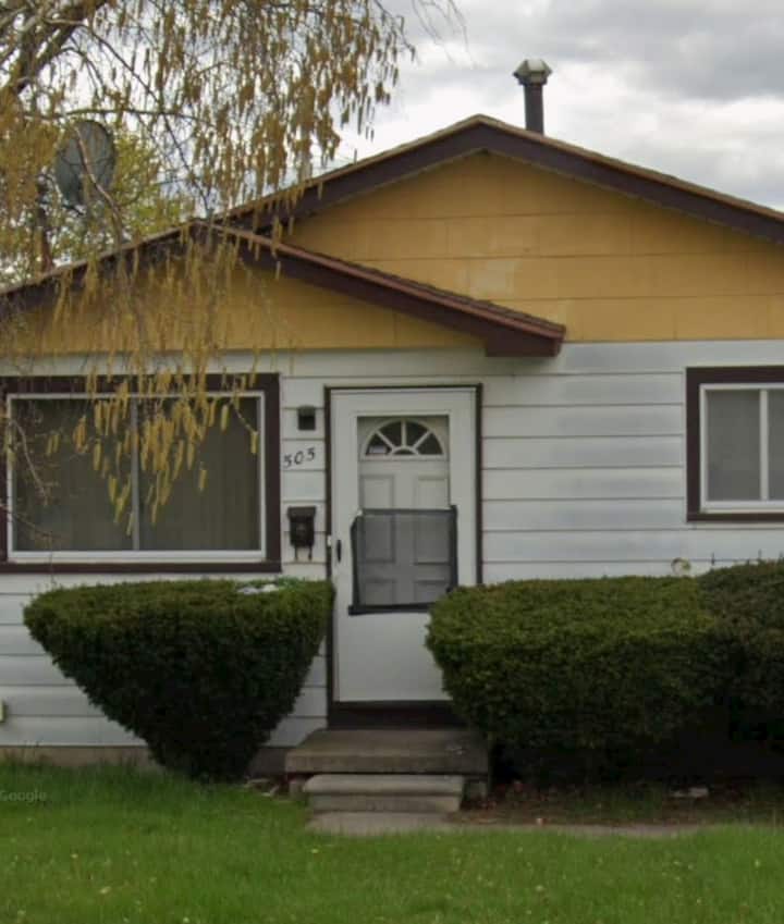 Cozy Slumber Vacation Home - Saginaw, MI