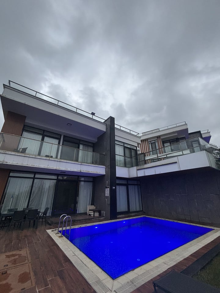 ÖZel Havuzlu Villa | Doğayla İç İçE Lüks Konaklama - Sapanca