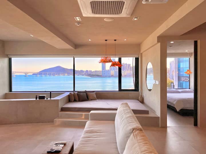 광안대교뷰.단체16인.집전체80평(침대7+정수기+세탁기)해변도보50 M.지하철도보7분. - Busan