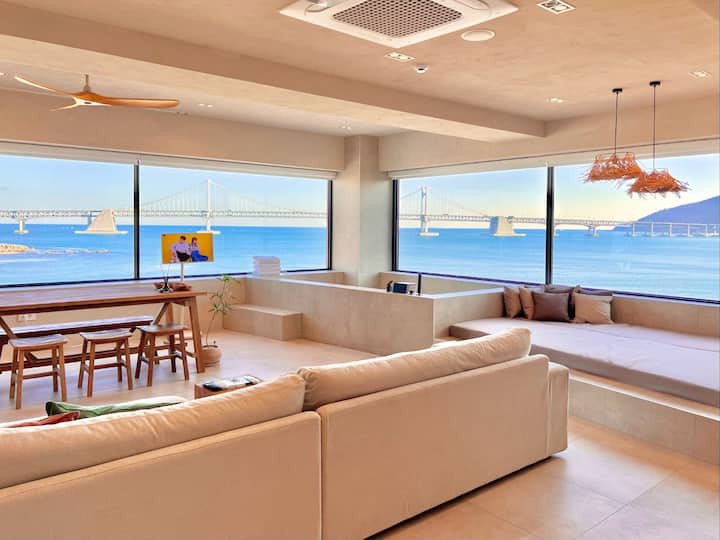 광안대교뷰.단체16인.집전체80평(침대7+정수기+세탁기)해변도보50 M.지하철도보7분. - Busan