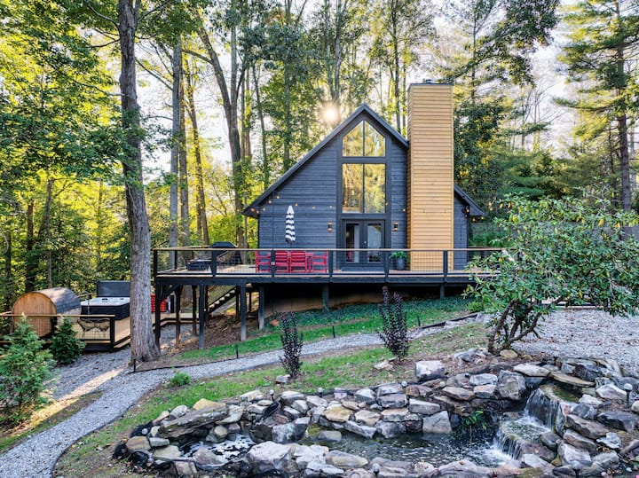 Ridgetop A-frame | Hot Tub, Sauna & Pickleball - Asheville, NC