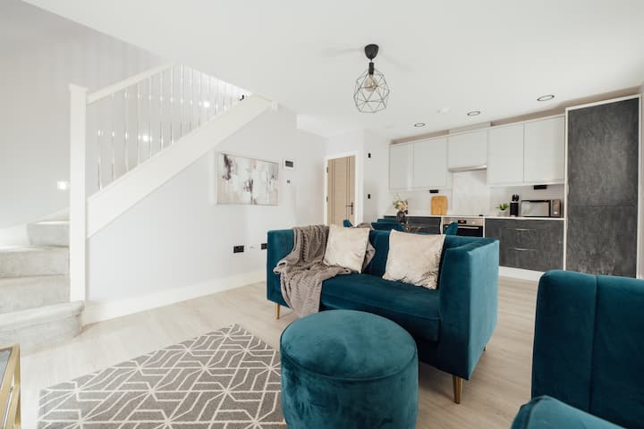 Modern 2bed Home • Short Walk To Station & High St - 希爾