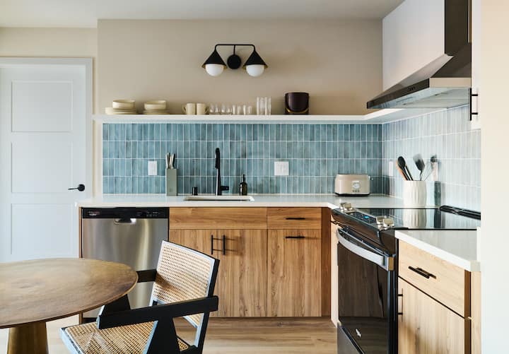 The Dylin Hotel | One Bedroom With Office - Madison