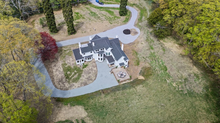 Elegant Private Retreat W/hot Tub And Game Room - Morristown, NJ