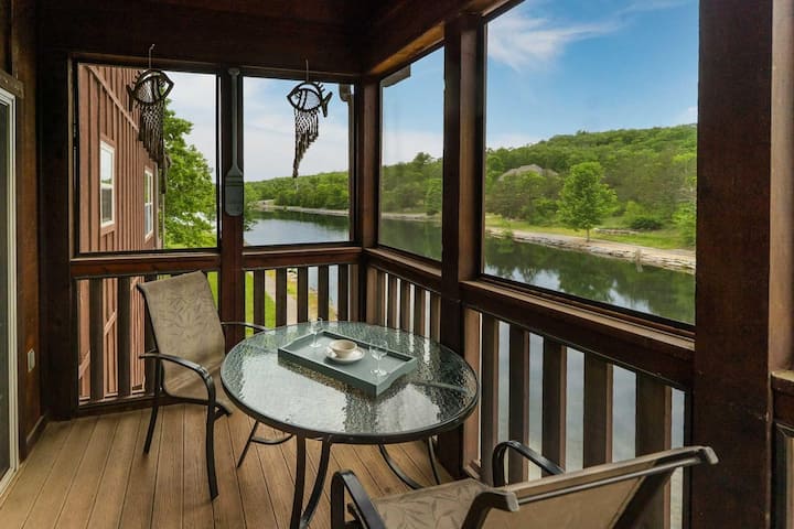 Resort Cabin! Fireplace, Waterfront And Waterview - Branson, MO