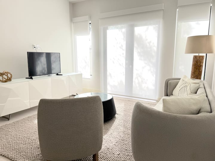 3bd | Gated | Pool | Beach And Gym Access - Nassau