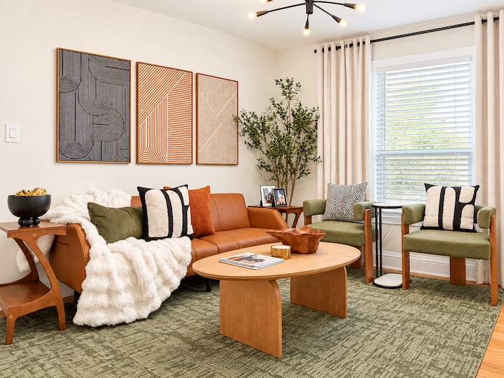 Urban Nest Near The Zoo 4 | Cozy Apt Near Downtown - Omaha, NE