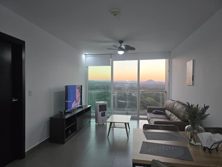 Modern Executive Apartment With Views And Parking - Managua