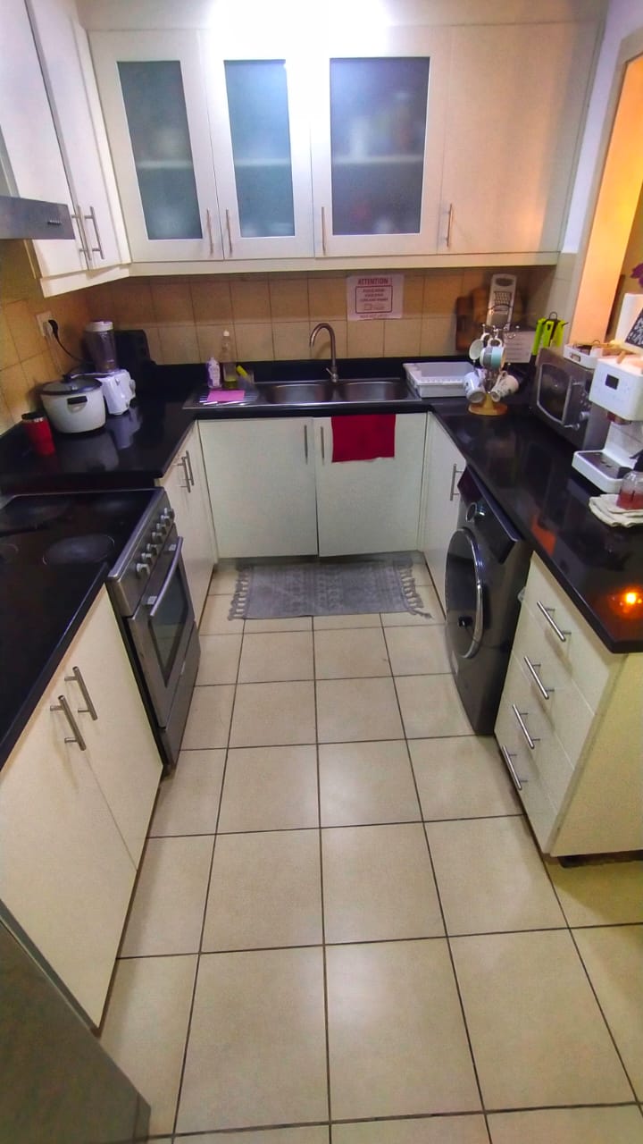 Luxury Bedspace in JBR | Walk to The Walk & Tram - Bed and breakfasts ...