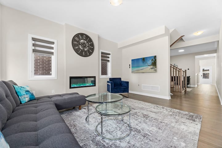 Botanical Dream: Modern 10b/3.5b,kitchen, Parking - Pickering