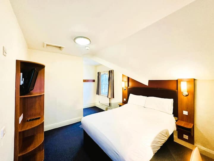 Alty Hotel - Altrincham