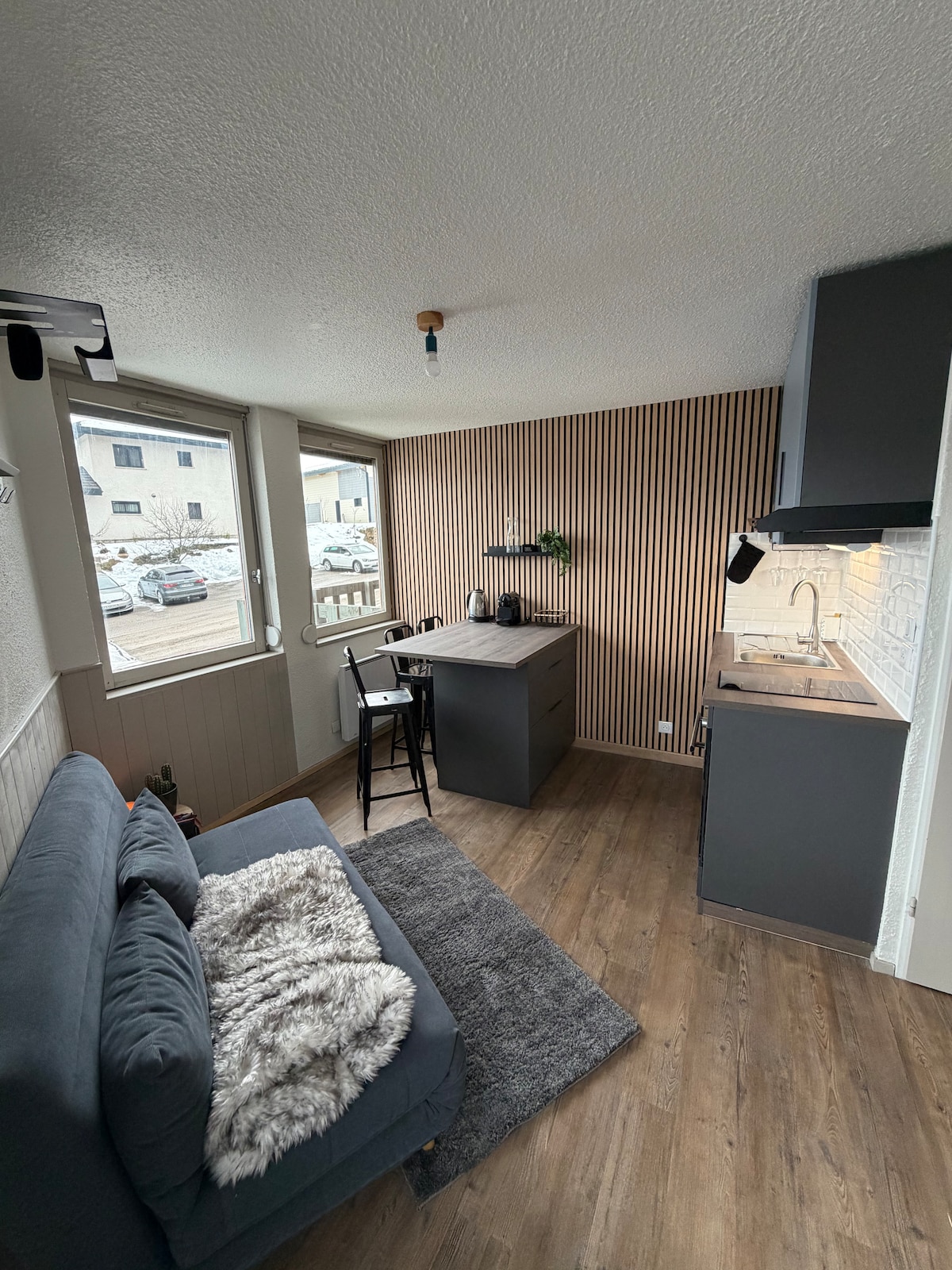 Comfortable apartment close to the lake. - Flats for Rent in Les ...