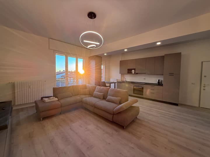 [Modern & Chic] 3 Bedrooms, 2 Baths + Balcony - Orio al Serio