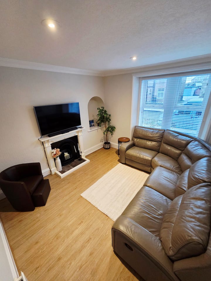 Century House - 4 Bedroom City Centre Home - Loch Ness