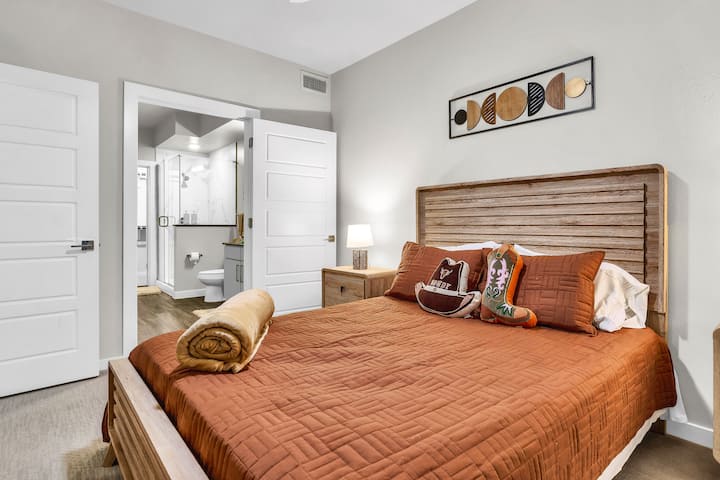 Tastefully Texas | Luxury 1 Bed Apt W/ City Views - Dallas