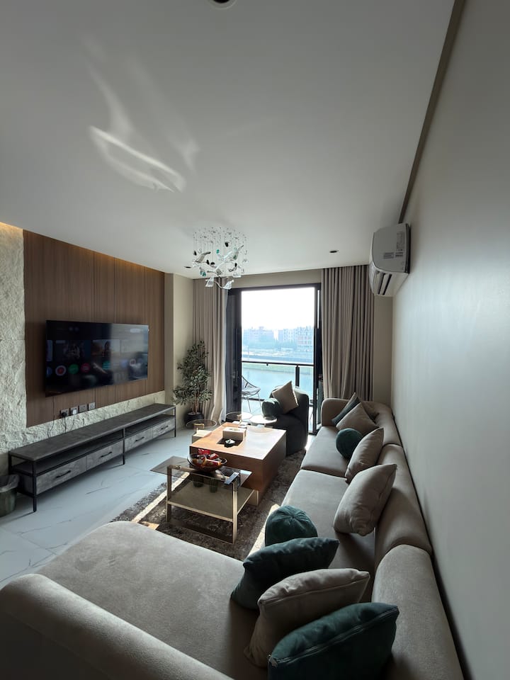 Luxury Lake-view Apartment With Balcony. - Dammam