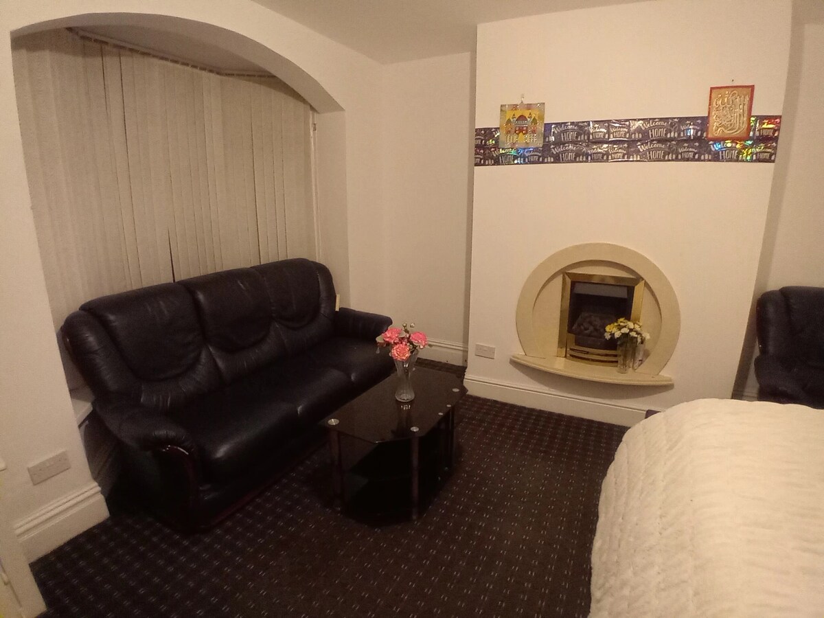 Ashian House - Houses for Rent in Longsight, England, United Kingdom ...