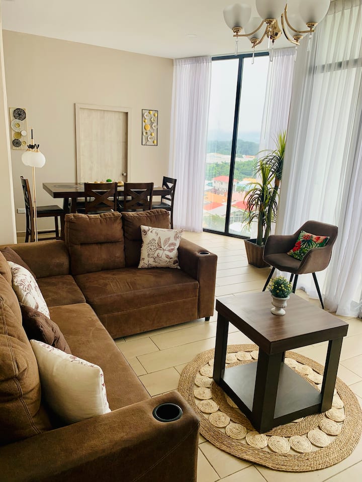 Casa De Jossy, Amplia Y Cómoda Con Hermosa Vista. - San Pedro Sula